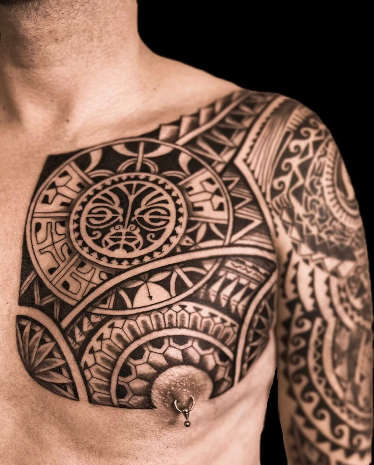 Maori Brust Tattoo